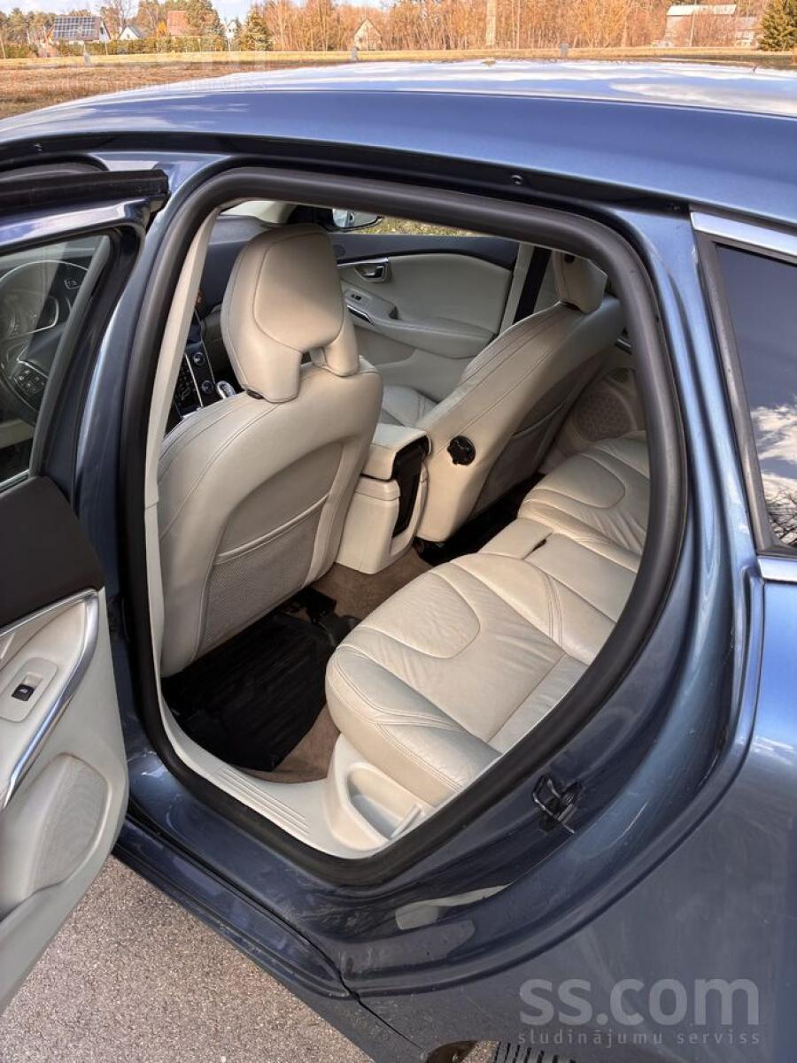 Volvo V40 2012 in Jelgava, with an engine capacity of 2.00 L and mileage of 283 thousand km for 6300 €, photo 8 on AUTOMOTO.COM.LV