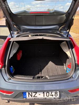 Volvo V40 2012 in Jelgava, with an engine capacity of 2.00 L and mileage of 283 thousand km for 6300 €, photo 12 on AUTOMOTO.COM.LV