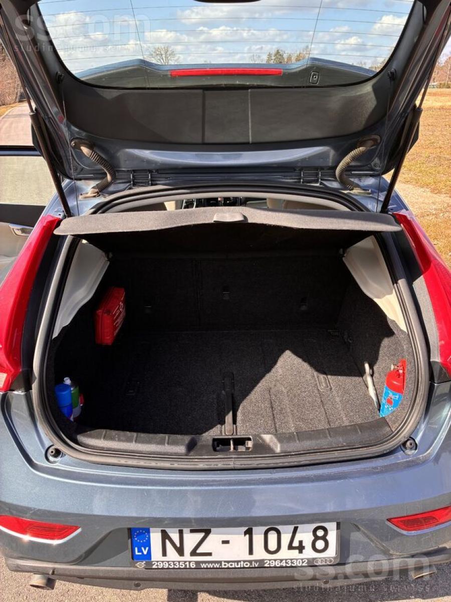 Volvo V40 2012 in Jelgava, with an engine capacity of 2.00 L and mileage of 283 thousand km for 6300 €, photo 12 on AUTOMOTO.COM.LV