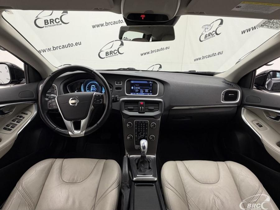 Volvo V40 2012 in Vilnius, with an engine capacity of 1.98 L and mileage of 187 thousand km for 9900 €, photo 4 on AUTOMOTO.COM.LV