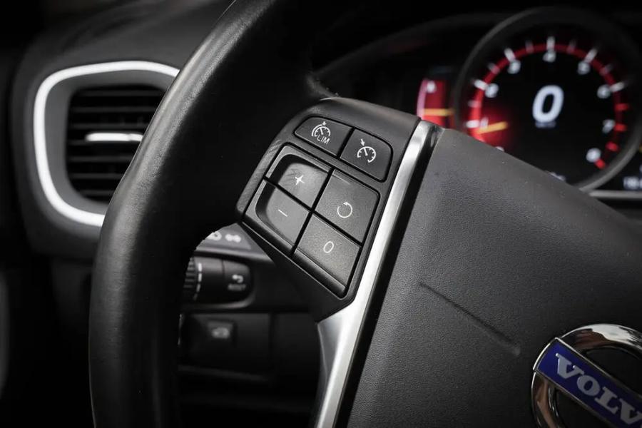 Volvo V40 2012 Jelgava, ar dzinēja tilpumu 2.00 L un nobraukumu 268 tūkst. km par 7000 €, foto 6 vietnē AUTOMOTO.COM.LV