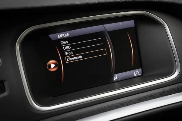 Volvo V40 2012 in Jelgava, with an engine capacity of 2.00 L and mileage of 268 thousand km for 7000 €, photo 9 on AUTOMOTO.COM.LV