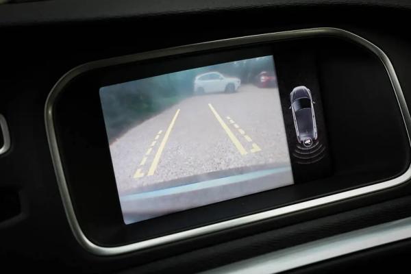 Volvo V40 2012 in Jelgava, with an engine capacity of 2.00 L and mileage of 268 thousand km for 7000 €, photo 10 on AUTOMOTO.COM.LV
