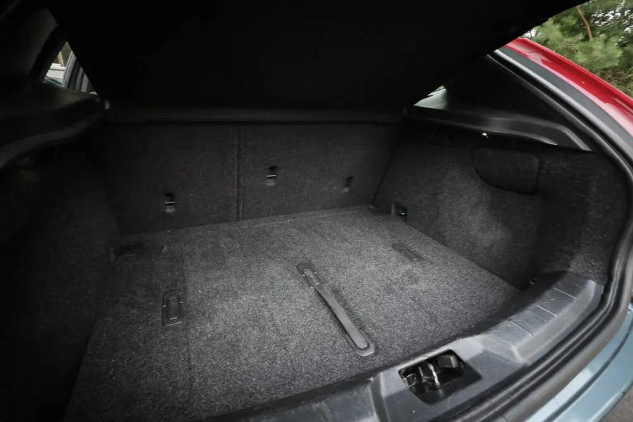Volvo V40 2012 Jelgava, ar dzinēja tilpumu 2.00 L un nobraukumu 268 tūkst. km par 7000 €, foto 16 vietnē AUTOMOTO.COM.LV