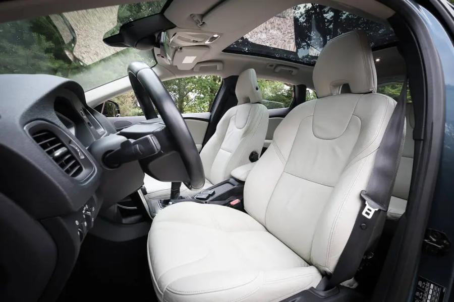 Volvo V40 2012 Jelgava, ar dzinēja tilpumu 2.00 L un nobraukumu 268 tūkst. km par 7000 €, foto 20 vietnē AUTOMOTO.COM.LV