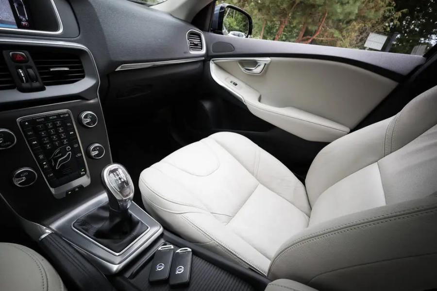 Volvo V40 2012 Jelgava, ar dzinēja tilpumu 2.00 L un nobraukumu 268 tūkst. km par 7000 €, foto 22 vietnē AUTOMOTO.COM.LV
