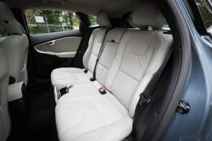 Volvo V40 2012 Jelgava, ar dzinēja tilpumu 2.00 L un nobraukumu 268 tūkst. km par 7000 €, foto 23 vietnē AUTOMOTO.COM.LV