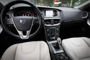 Volvo V40 2012 Jelgava, ar dzinēja tilpumu 2.00 L un nobraukumu 268 tūkst. km par 7000 €, foto 24 vietnē AUTOMOTO.COM.LV