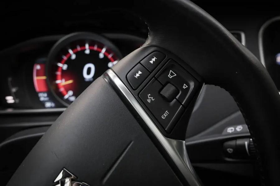 Volvo V40 2012 Jelgava, ar dzinēja tilpumu 2.00 L un nobraukumu 268 tūkst. km par 7000 €, foto 26 vietnē AUTOMOTO.COM.LV