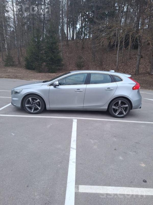 Volvo V40 2013 in Aluksne, with an engine capacity of 1.60 L and mileage of 291 thousand km for 5200 €, photo 2 on AUTOMOTO.COM.LV
