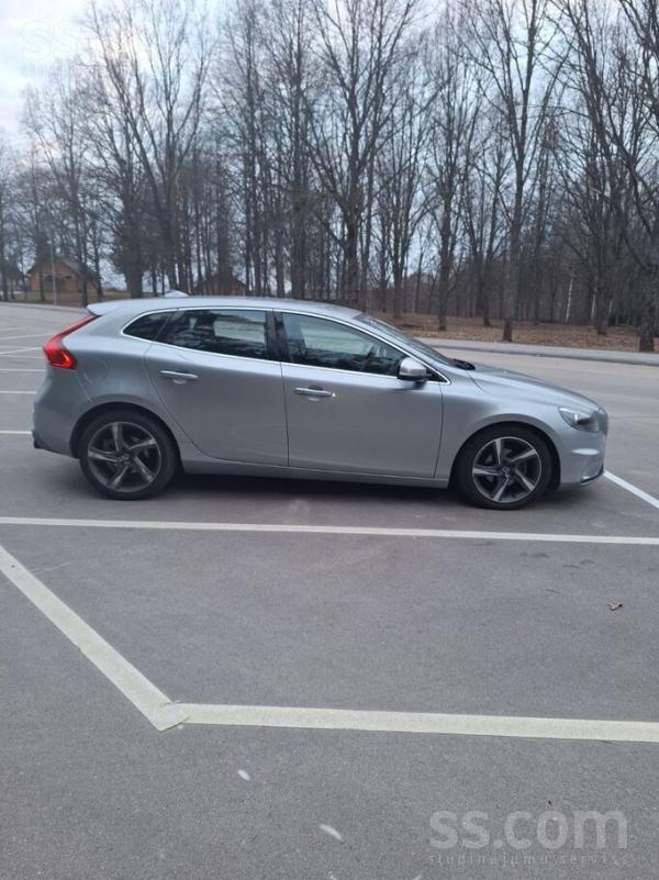 Volvo V40 2013 in Aluksne, with an engine capacity of 1.60 L and mileage of 291 thousand km for 5200 €, photo 10 on AUTOMOTO.COM.LV
