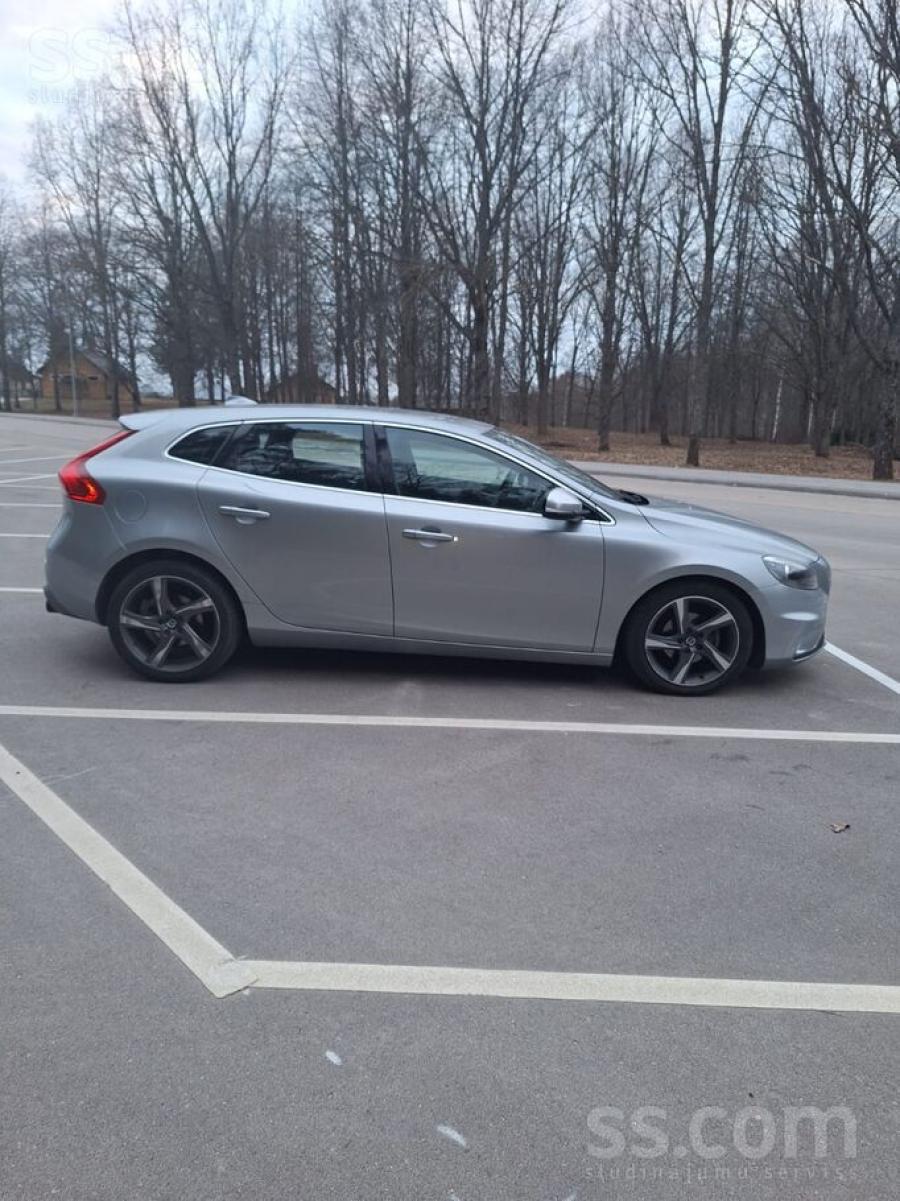 Volvo V40 2013 in Aluksne, with an engine capacity of 1.60 L and mileage of 291 thousand km for 5200 €, photo 10 on AUTOMOTO.COM.LV