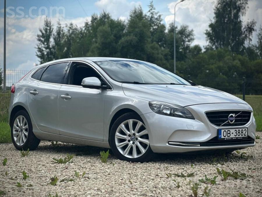 Volvo V40 2013 in Jelgava, with an engine capacity of 1.60 L and mileage of 0 thousand km for 7690 €, photo 3 on AUTOMOTO.COM.LV