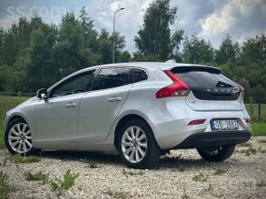 Volvo V40 2013 in Jelgava, with an engine capacity of 1.60 L and mileage of 0 thousand km for 7690 €, photo 4 on AUTOMOTO.COM.LV