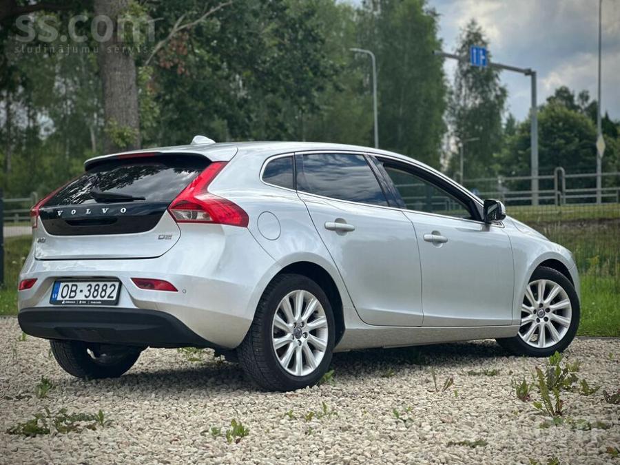 Volvo V40 2013 in Jelgava, with an engine capacity of 1.60 L and mileage of 0 thousand km for 7690 €, photo 6 on AUTOMOTO.COM.LV