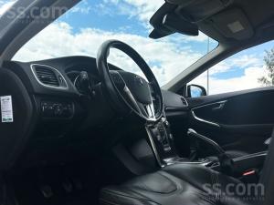 Volvo V40 2013 in Jelgava, with an engine capacity of 1.60 L and mileage of 0 thousand km for 7690 €, photo 8 on AUTOMOTO.COM.LV