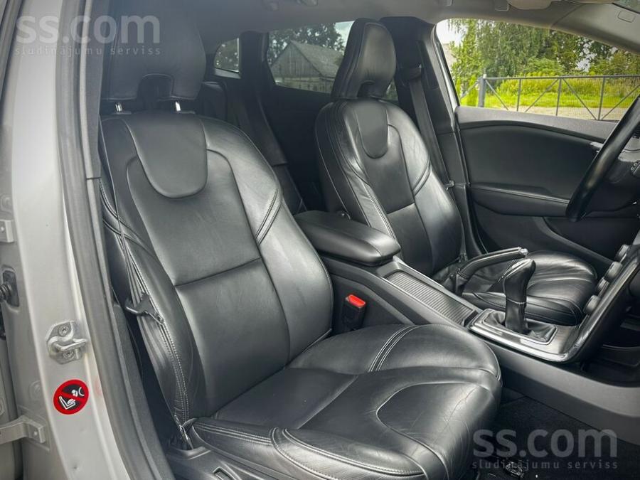 Volvo V40 2013 in Jelgava, with an engine capacity of 1.60 L and mileage of 0 thousand km for 7690 €, photo 10 on AUTOMOTO.COM.LV
