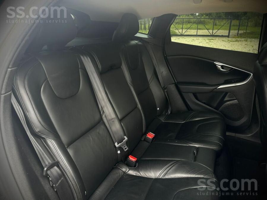 Volvo V40 2013 in Jelgava, with an engine capacity of 1.60 L and mileage of 0 thousand km for 7690 €, photo 12 on AUTOMOTO.COM.LV