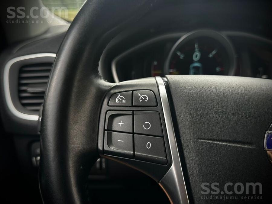 Volvo V40 2013 in Jelgava, with an engine capacity of 1.60 L and mileage of 0 thousand km for 7690 €, photo 21 on AUTOMOTO.COM.LV