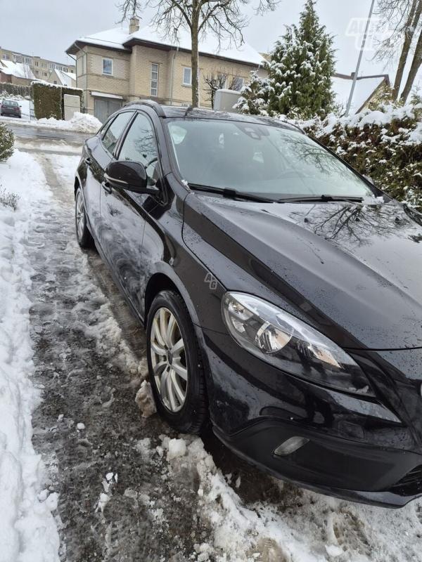 Volvo V40 2013 in Utena, with an engine capacity of 1.60 L and mileage of 234 thousand km for 6200 €, photo 4 on AUTOMOTO.COM.LV