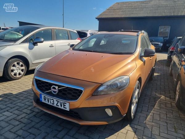 Volvo V40 2013 in Taurage, with an engine capacity of 2.00 L and mileage of 200 thousand km for 3000 €, photo 2 on AUTOMOTO.COM.LV