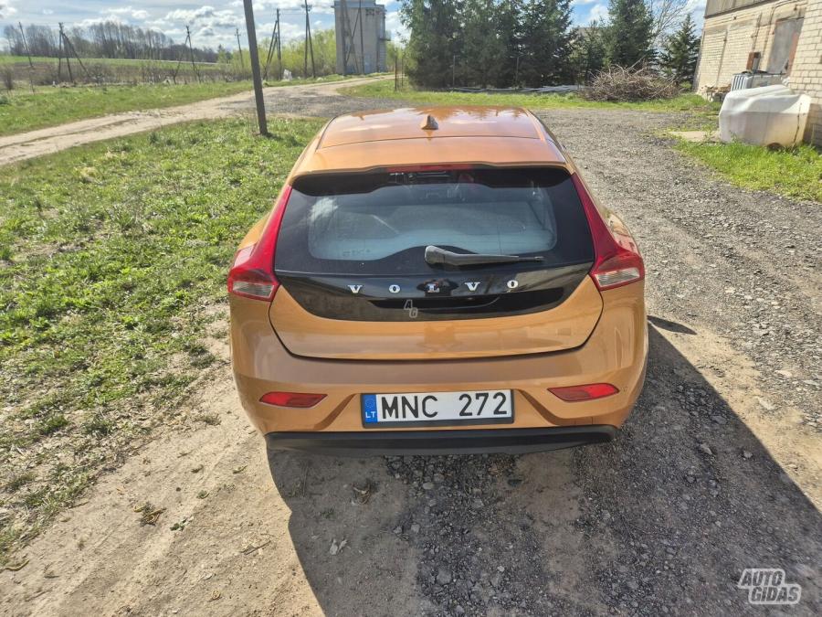 Volvo V40 2013 Viļņa, ar dzinēja tilpumu 1.60 L un nobraukumu 290 tūkst. km par 7000 €, foto 12 vietnē AUTOMOTO.COM.LV