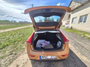 Volvo V40 2013 Viļņa, ar dzinēja tilpumu 1.60 L un nobraukumu 290 tūkst. km par 7000 €, foto 15 vietnē AUTOMOTO.COM.LV