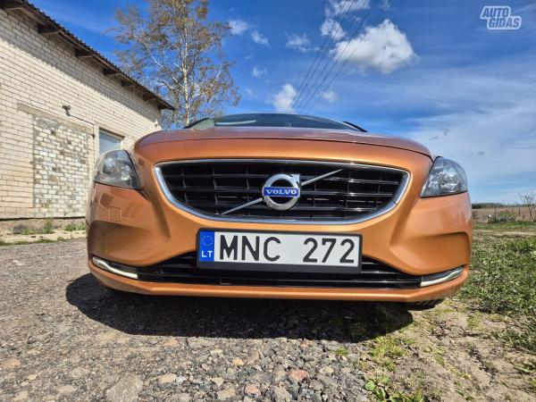 Volvo V40 2013 in Vilnius, with an engine capacity of 1.60 L and mileage of 290 thousand km for 7000 €, photo 3 on AUTOMOTO.COM.LV
