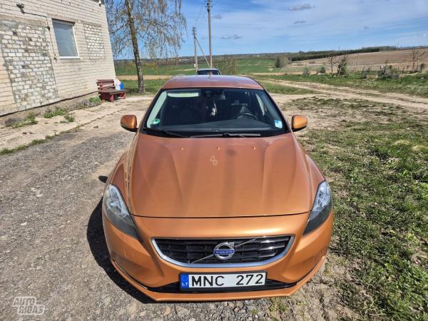Volvo V40 2013 in Vilnius, with an engine capacity of 1.60 L and mileage of 290 thousand km for 7000 €, photo 4 on AUTOMOTO.COM.LV