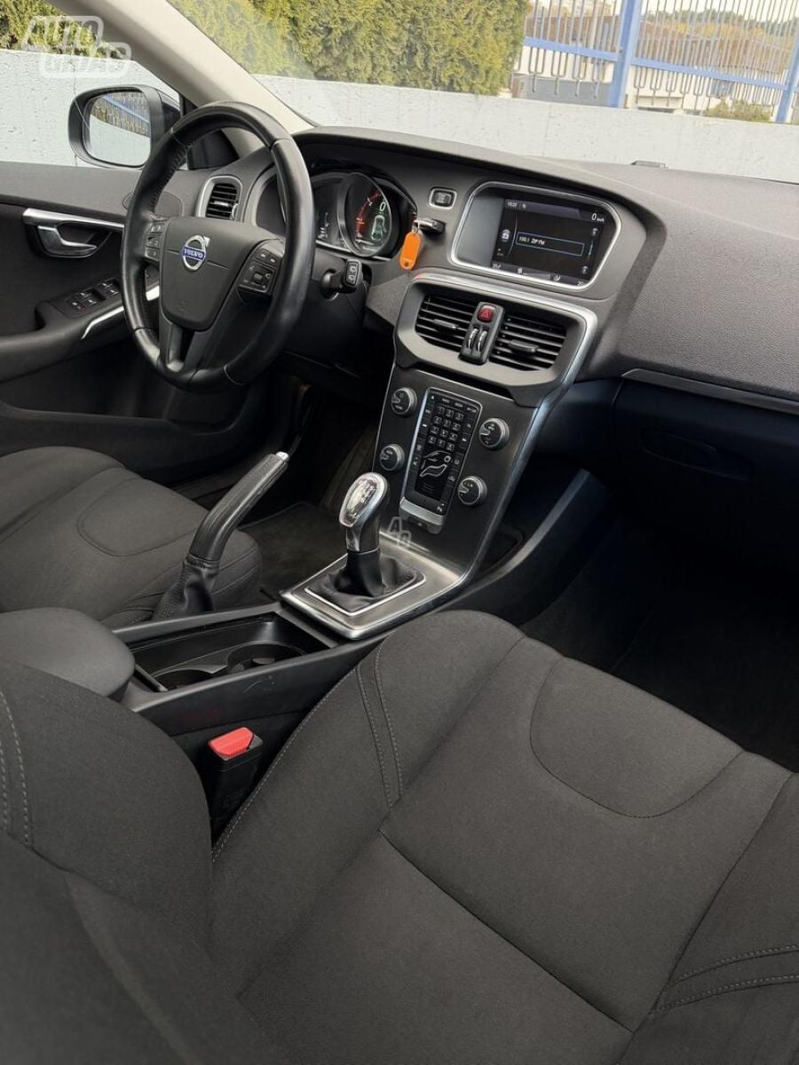Volvo V40 2013 Viļņa, ar dzinēja tilpumu 1.60 L un nobraukumu 259 tūkst. km par 6300 €, foto 13 vietnē AUTOMOTO.COM.LV