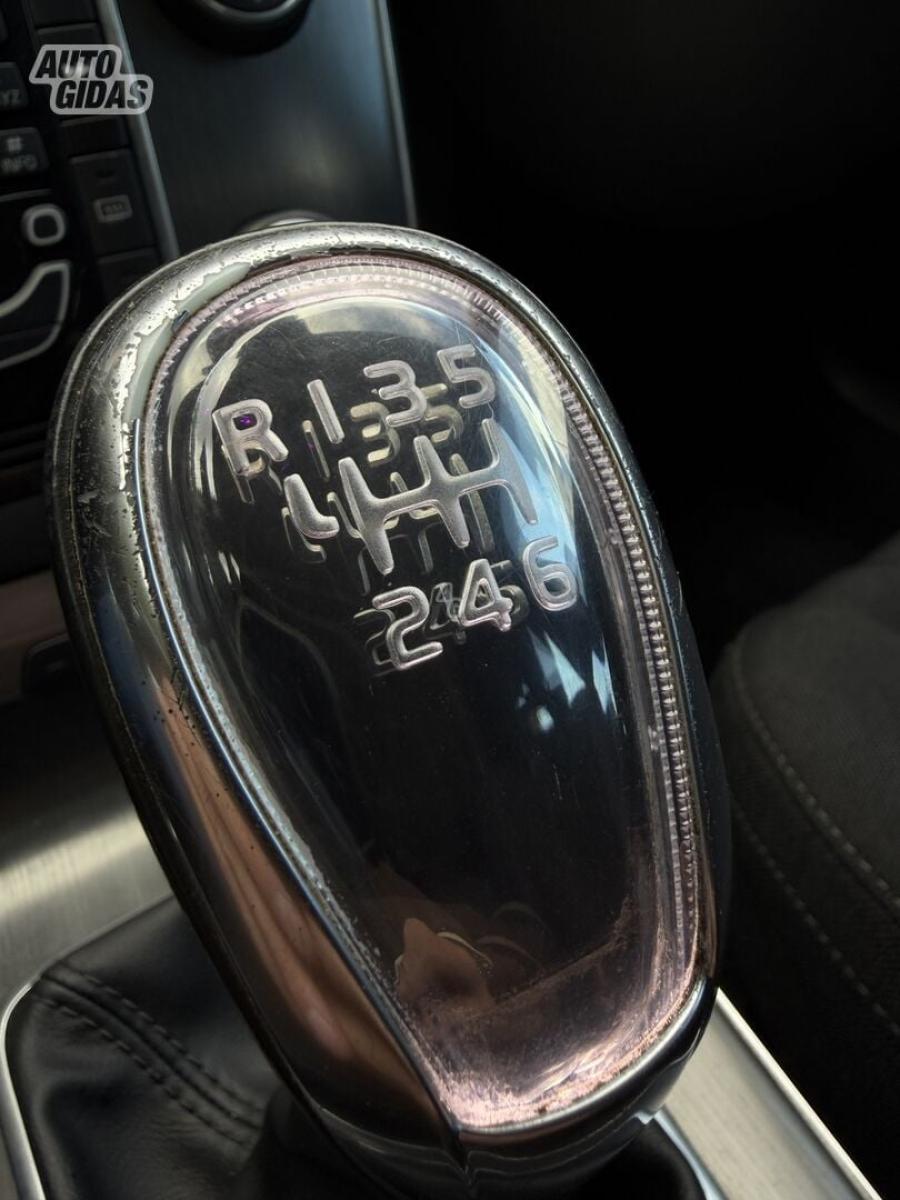 Volvo V40 2013 Viļņa, ar dzinēja tilpumu 1.60 L un nobraukumu 259 tūkst. km par 6300 €, foto 20 vietnē AUTOMOTO.COM.LV