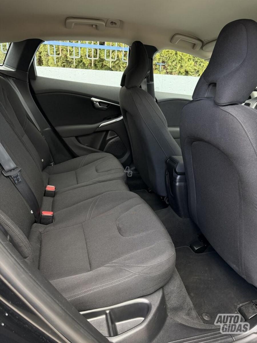 Volvo V40 2013 Viļņa, ar dzinēja tilpumu 1.60 L un nobraukumu 259 tūkst. km par 6300 €, foto 21 vietnē AUTOMOTO.COM.LV