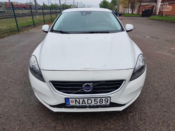 Volvo V40 2013 in Siauliai, with an engine capacity of 1.60 L and mileage of 289 thousand km for 3900 €, photo 2 on AUTOMOTO.COM.LV