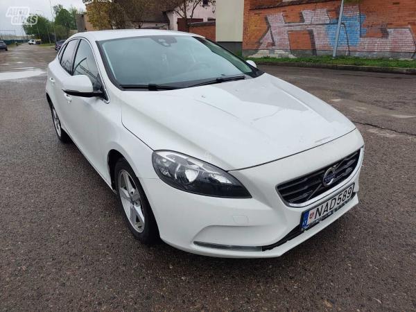 Volvo V40 2013 in Siauliai, with an engine capacity of 1.60 L and mileage of 289 thousand km for 3900 €, photo 3 on AUTOMOTO.COM.LV