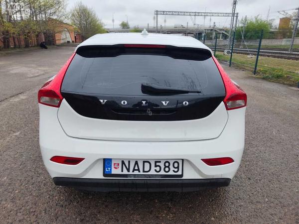 Volvo V40 2013 in Siauliai, with an engine capacity of 1.60 L and mileage of 289 thousand km for 3900 €, photo 5 on AUTOMOTO.COM.LV