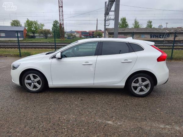 Volvo V40 2013 in Siauliai, with an engine capacity of 1.60 L and mileage of 289 thousand km for 3900 €, photo 8 on AUTOMOTO.COM.LV