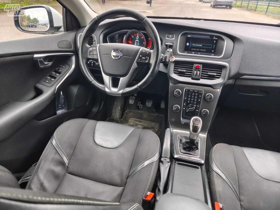 Volvo V40 2013 in Siauliai, with an engine capacity of 1.60 L and mileage of 289 thousand km for 3900 €, photo 11 on AUTOMOTO.COM.LV