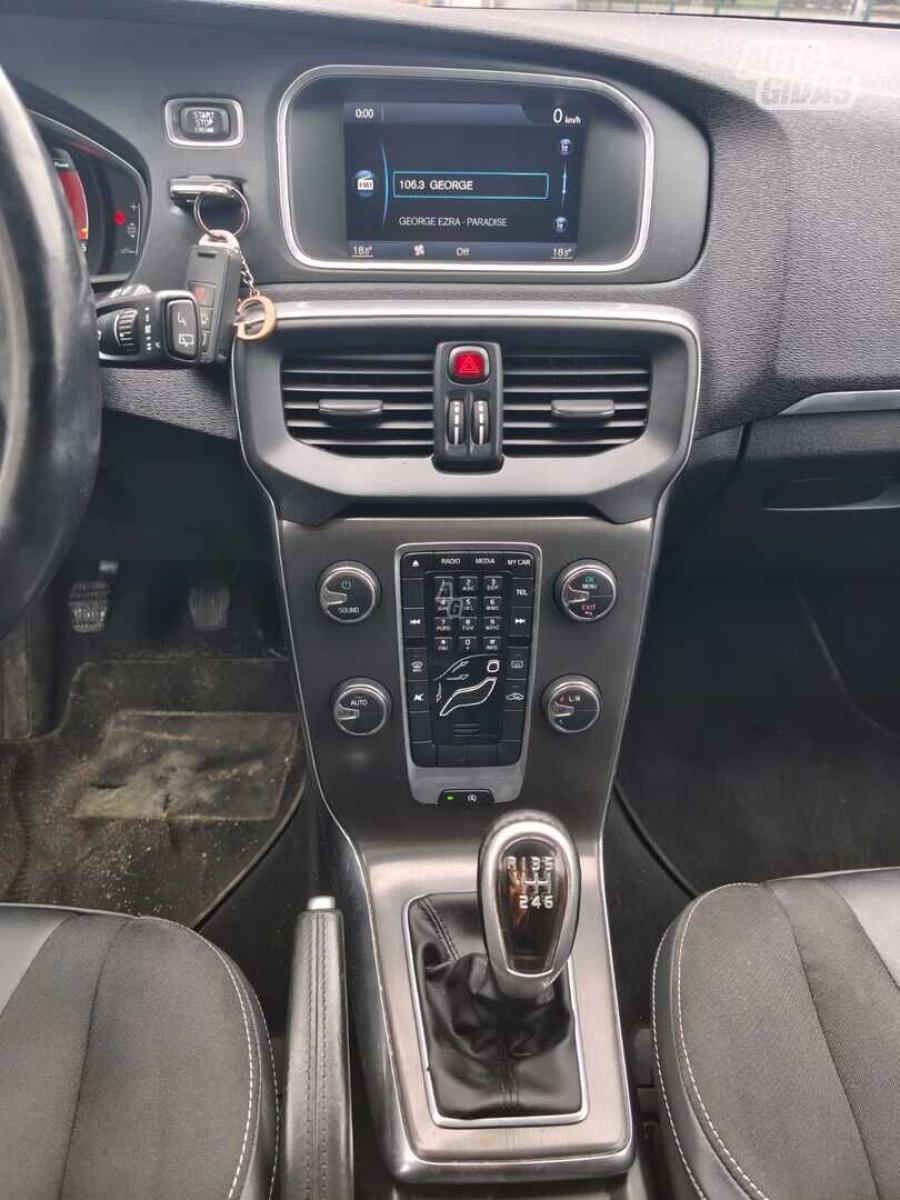 Volvo V40 2013 in Siauliai, with an engine capacity of 1.60 L and mileage of 289 thousand km for 3900 €, photo 13 on AUTOMOTO.COM.LV