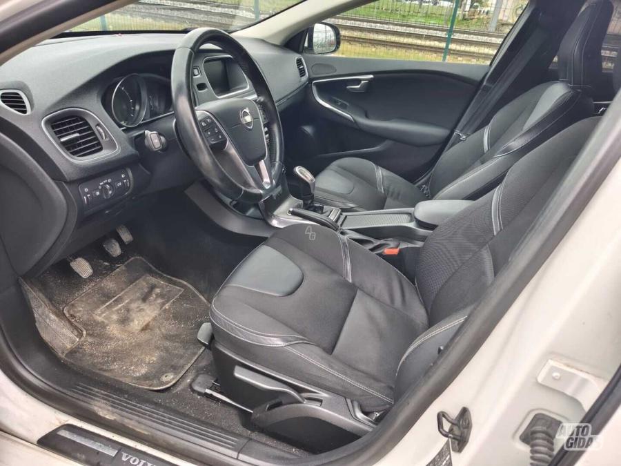 Volvo V40 2013 in Siauliai, with an engine capacity of 1.60 L and mileage of 289 thousand km for 3900 €, photo 14 on AUTOMOTO.COM.LV