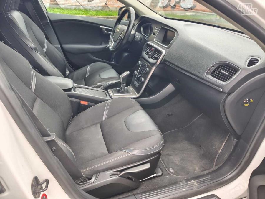 Volvo V40 2013 in Siauliai, with an engine capacity of 1.60 L and mileage of 289 thousand km for 3900 €, photo 15 on AUTOMOTO.COM.LV
