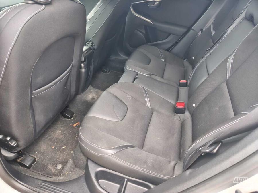 Volvo V40 2013 in Siauliai, with an engine capacity of 1.60 L and mileage of 289 thousand km for 3900 €, photo 16 on AUTOMOTO.COM.LV