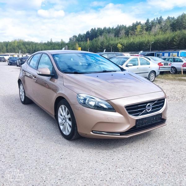 Volvo V40 2013 in Vilnius, with an engine capacity of 1.60 L and mileage of 270 thousand km for 5300 €, photo 1 on AUTOMOTO.COM.LV