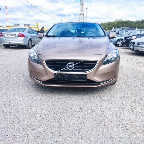 Volvo V40 2013 in Vilnius, with an engine capacity of 1.60 L and mileage of 270 thousand km for 5300 €, photo 2 on AUTOMOTO.COM.LV