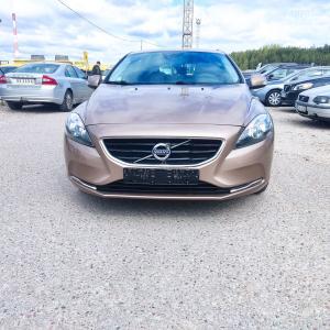 Volvo V40 2013 in Vilnius, with an engine capacity of 1.60 L and mileage of 270 thousand km for 5300 €, photo 3 on AUTOMOTO.COM.LV