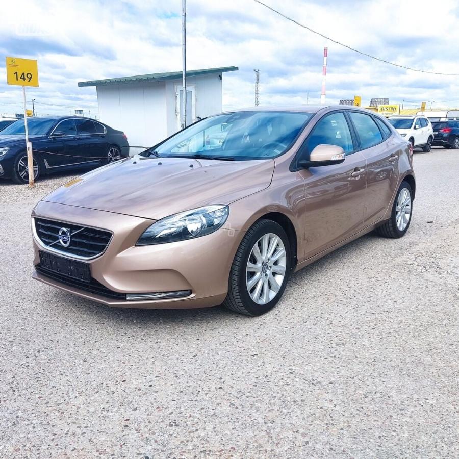 Volvo V40 2013 in Vilnius, with an engine capacity of 1.60 L and mileage of 270 thousand km for 5300 €, photo 4 on AUTOMOTO.COM.LV