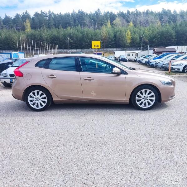 Volvo V40 2013 in Vilnius, with an engine capacity of 1.60 L and mileage of 270 thousand km for 5300 €, photo 4 on AUTOMOTO.COM.LV