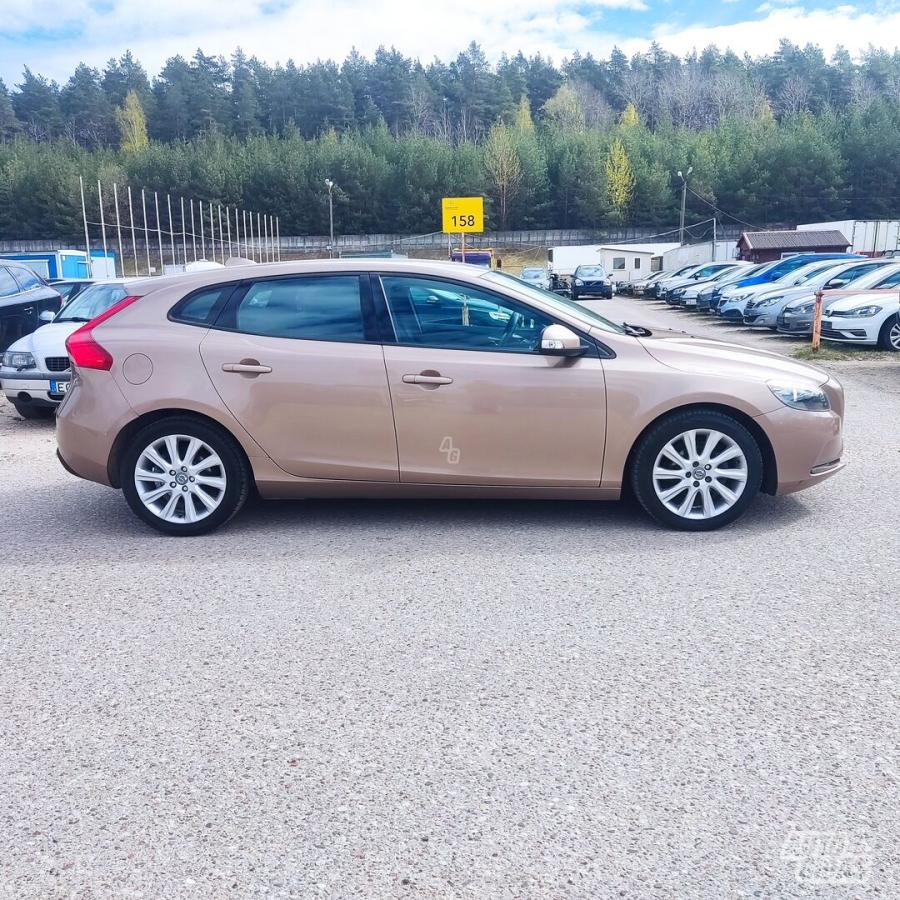 Volvo V40 2013 in Vilnius, with an engine capacity of 1.60 L and mileage of 270 thousand km for 5300 €, photo 5 on AUTOMOTO.COM.LV