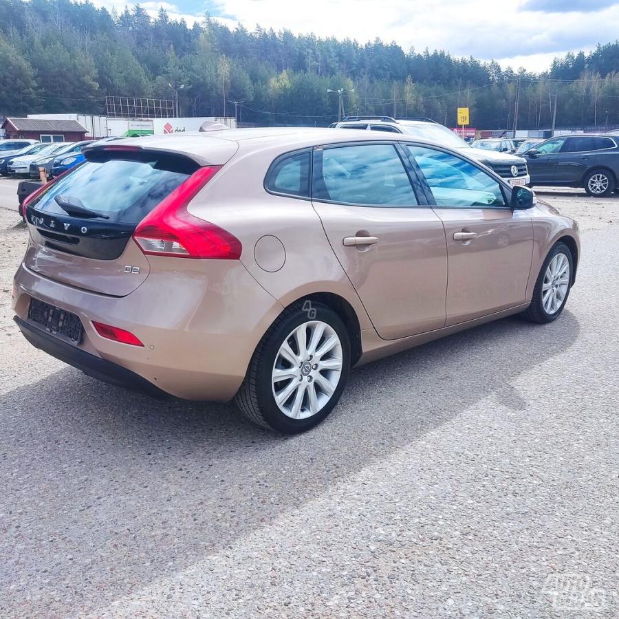 Volvo V40 2013 in Vilnius, with an engine capacity of 1.60 L and mileage of 270 thousand km for 5300 €, photo 7 on AUTOMOTO.COM.LV