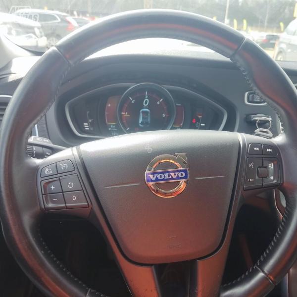 Volvo V40 2013 in Vilnius, with an engine capacity of 1.60 L and mileage of 270 thousand km for 5300 €, photo 8 on AUTOMOTO.COM.LV