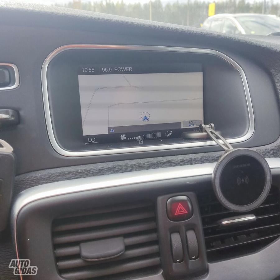 Volvo V40 2013 in Vilnius, with an engine capacity of 1.60 L and mileage of 270 thousand km for 5300 €, photo 12 on AUTOMOTO.COM.LV